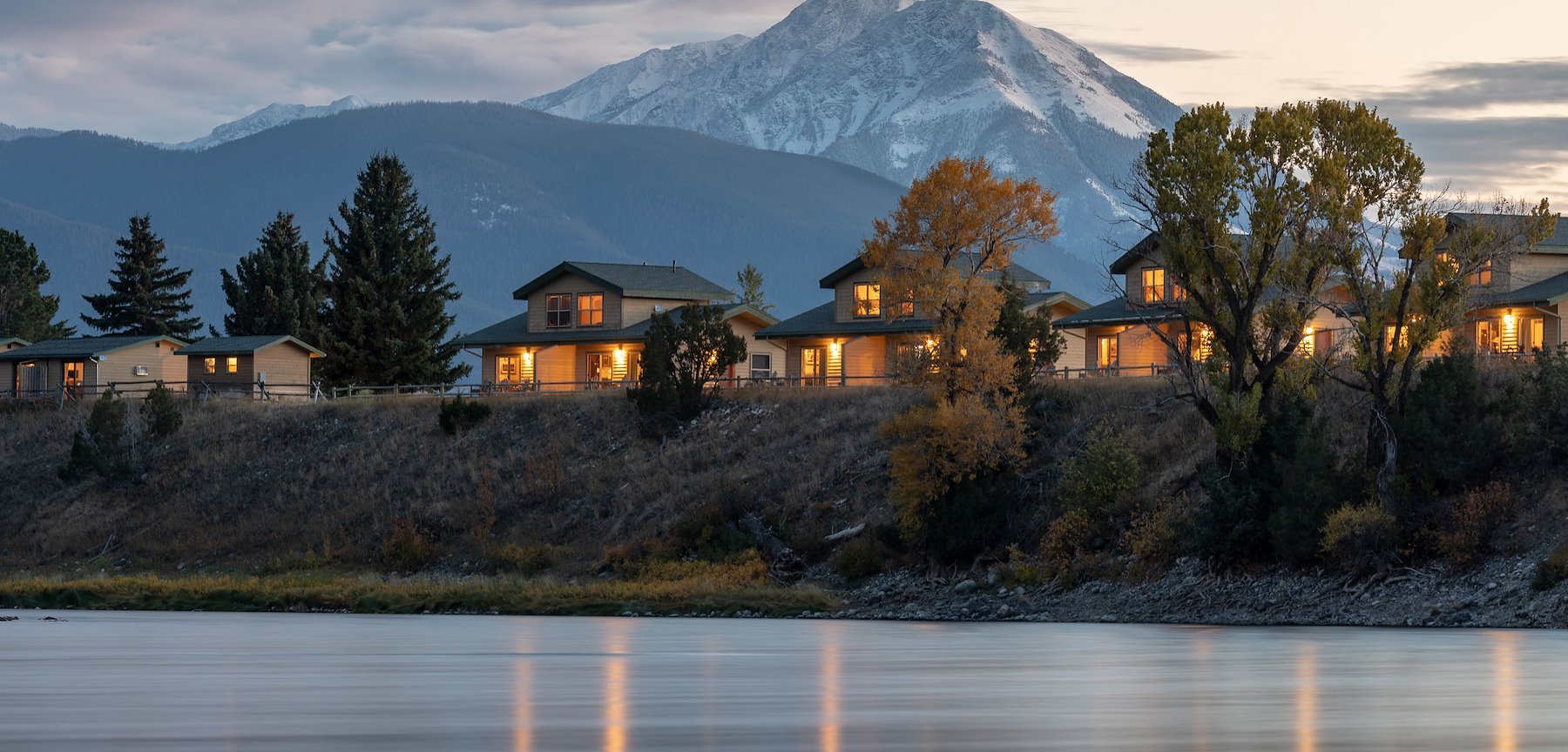 Yellowstone Riverside Cabin On The River Just Outside Jackson Hole